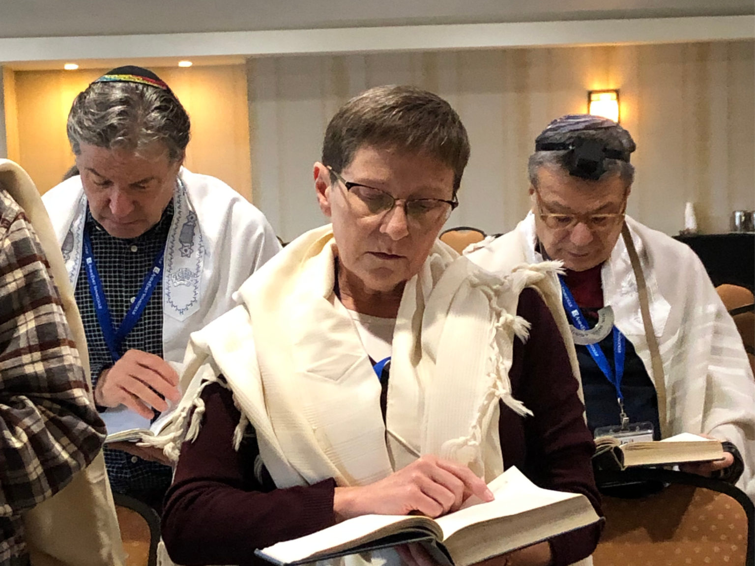 MORNING MINYAN CROPPED 1000×750 | Anshe Emet Synagogue